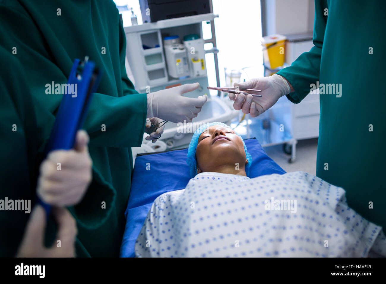 Surgeons performing operation in operation theater Stock Photo - Alamy