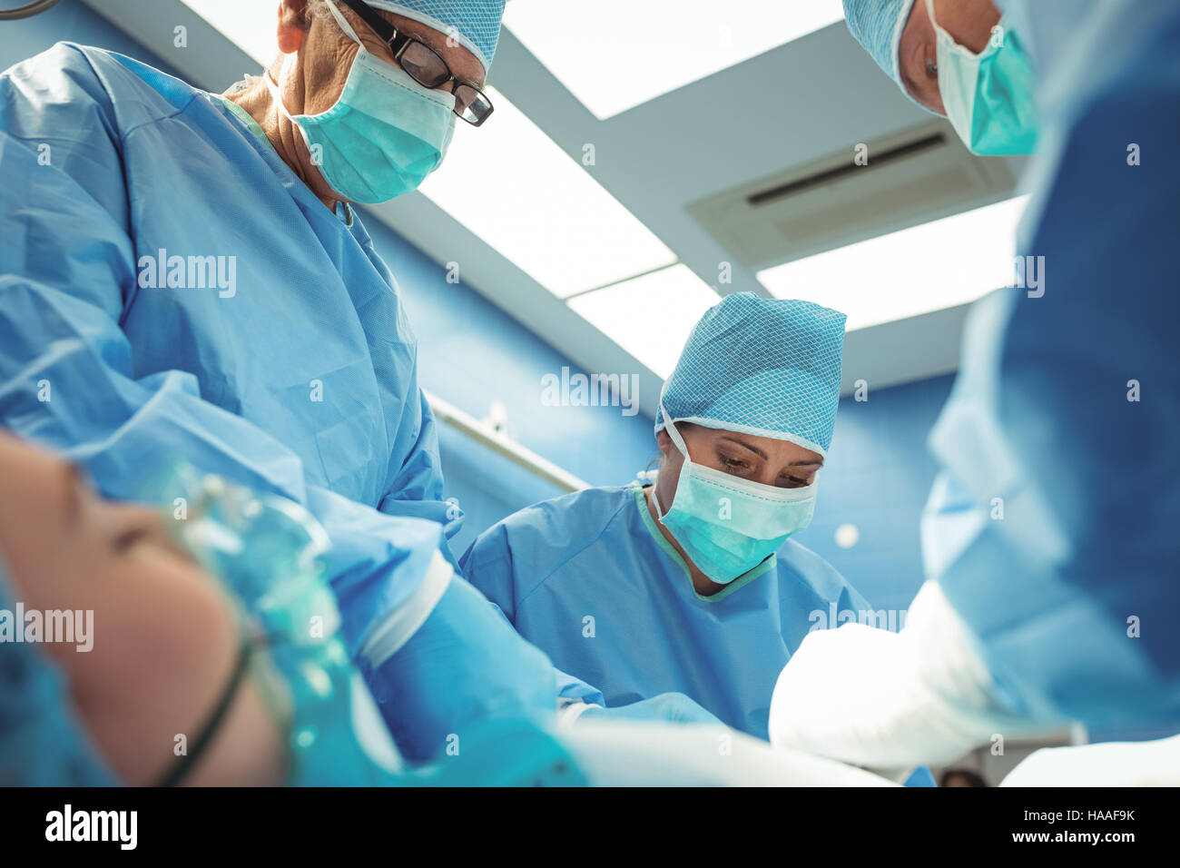Team of surgeons performing operation in operation theater Stock Photo ...
