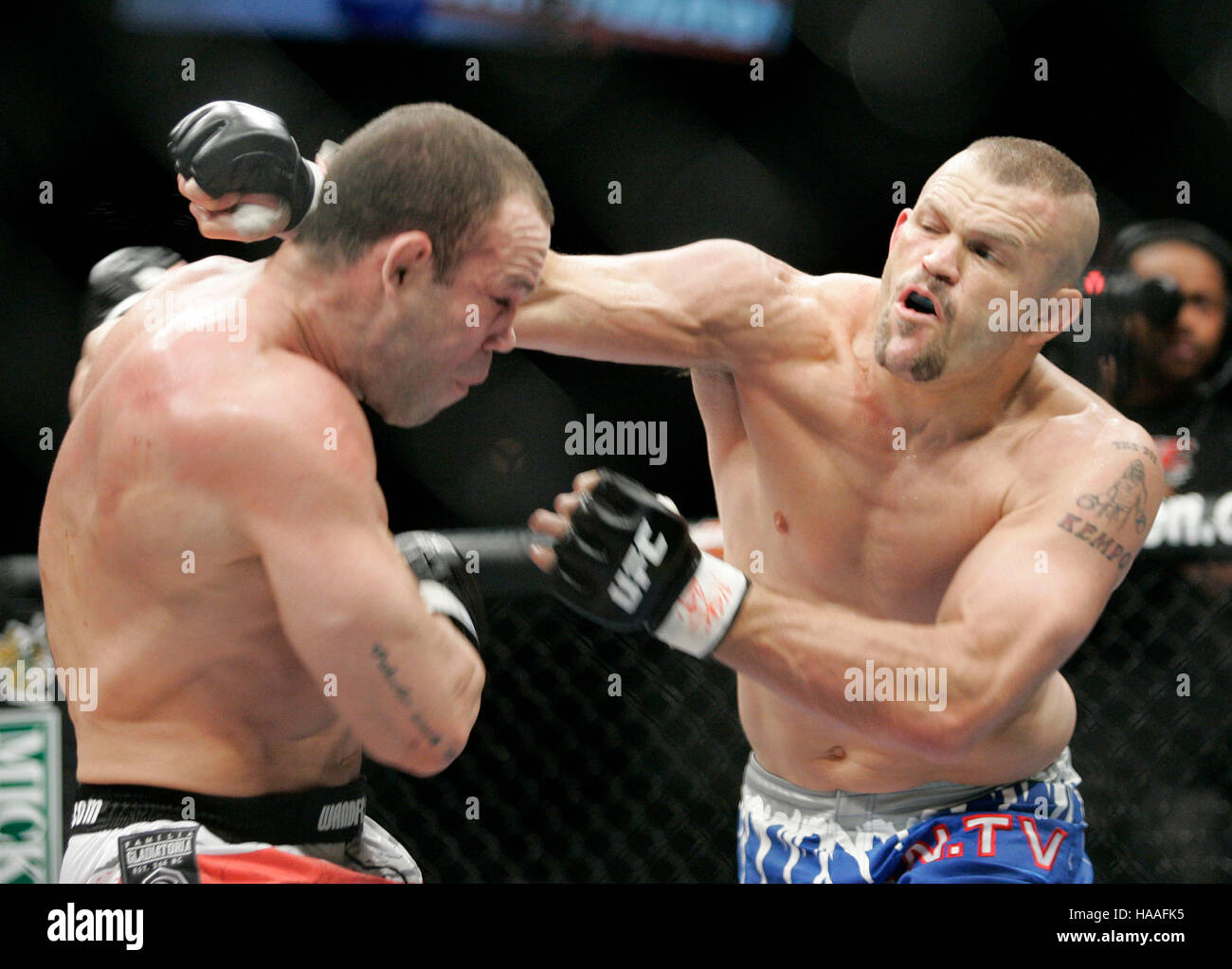 Chuck Liddell, right, fights Wanderlei Silva during UFC 79 at the ...