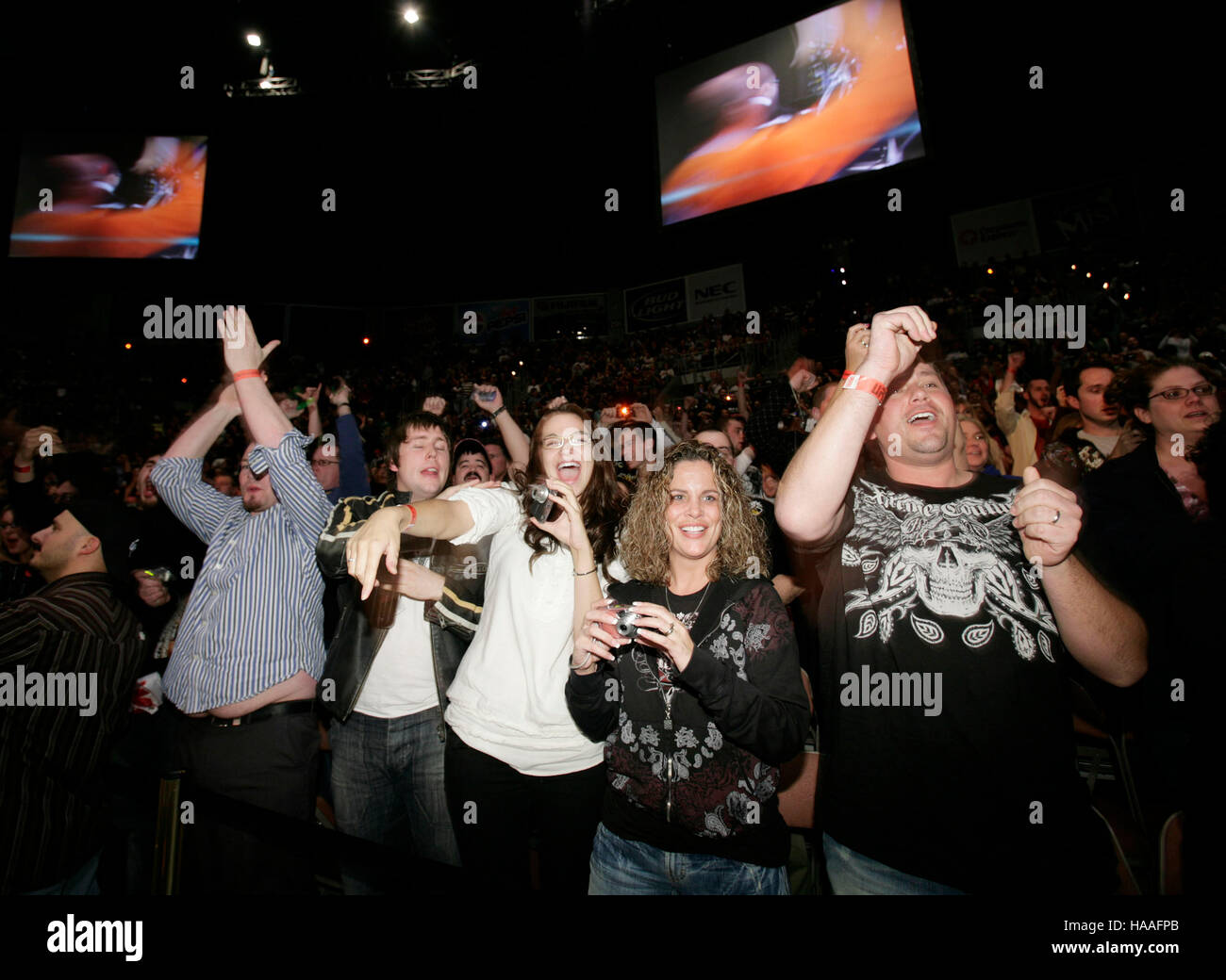 Ufc fans hi-res stock photography and images - Alamy