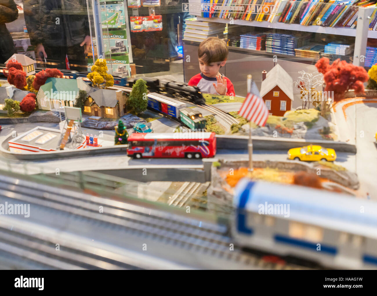 Lionel model train hi-res stock photography and images - Alamy