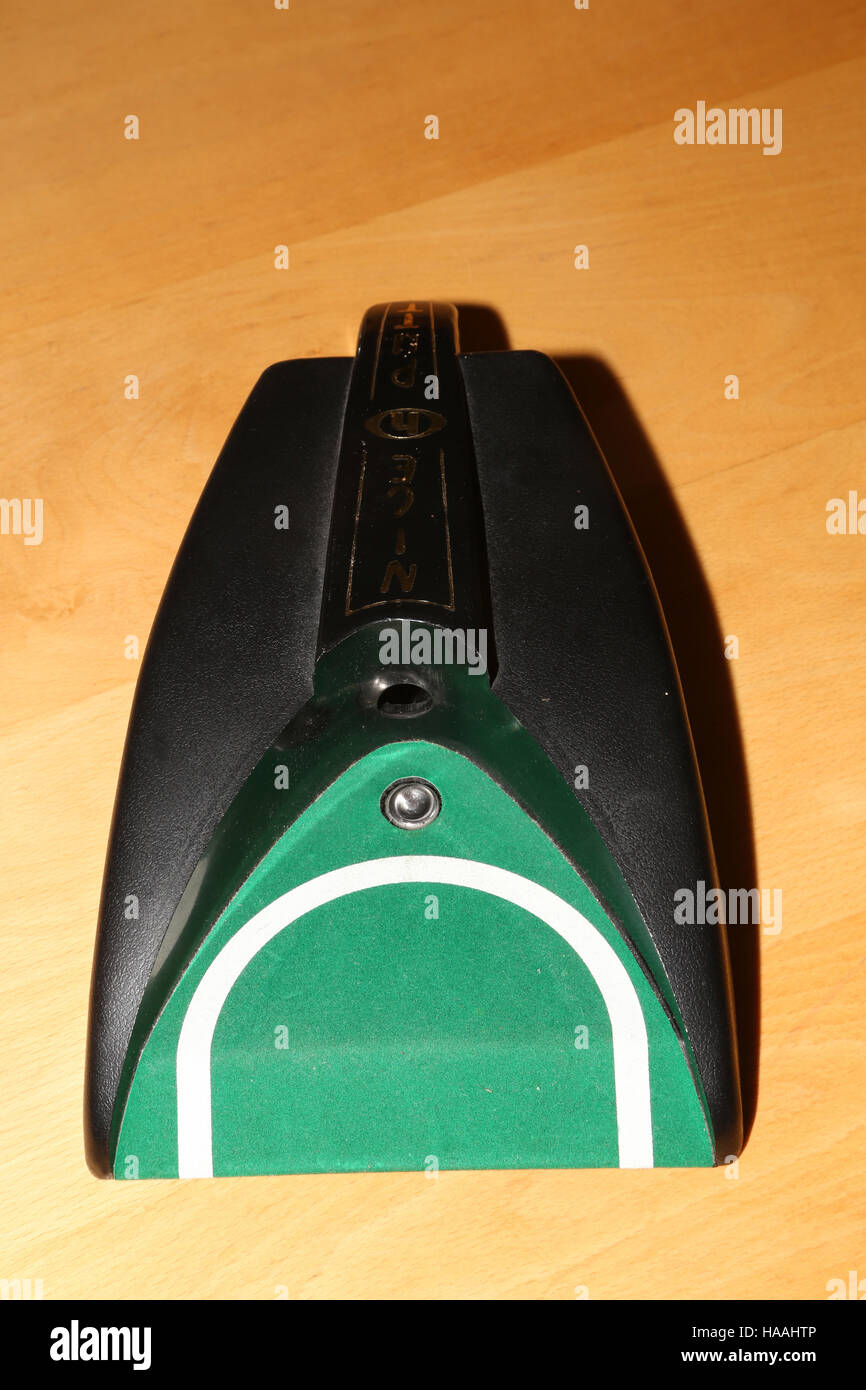Golf Putting Machine Stock Photo - Alamy