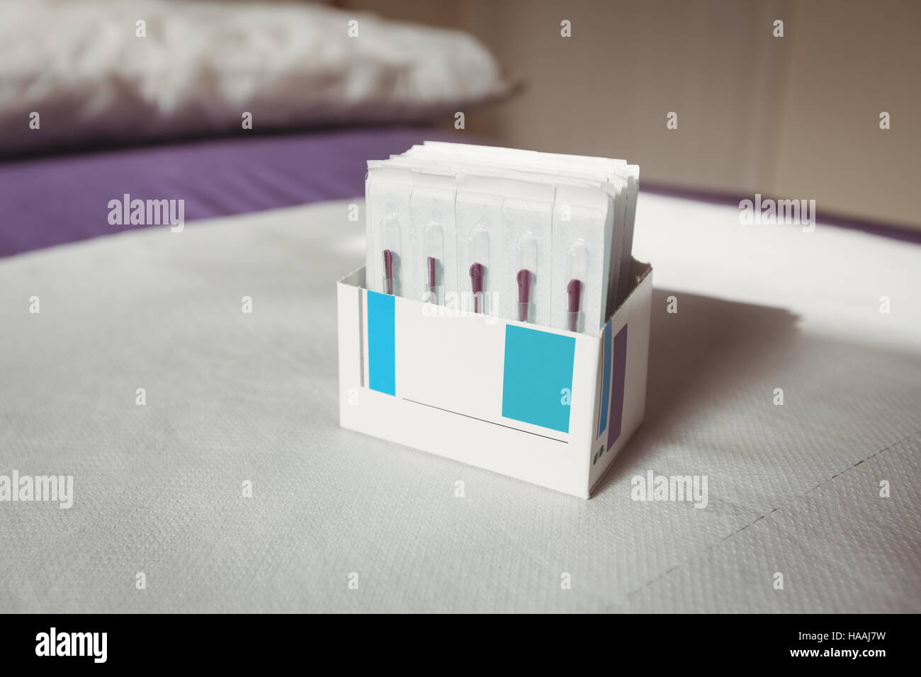 Box of needles hi-res stock photography and images - Alamy