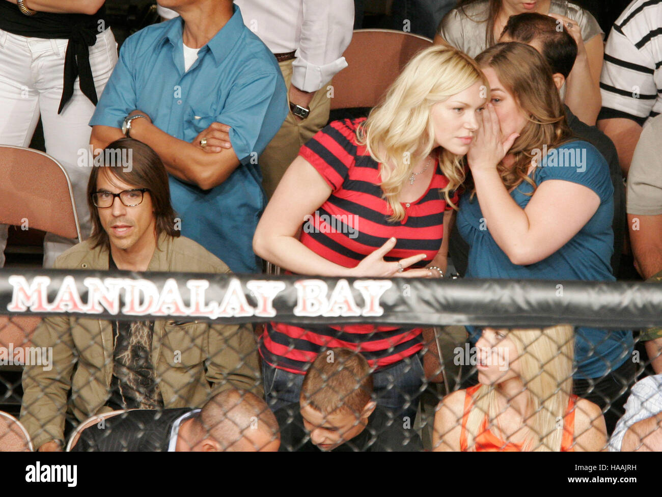 Anthony Kiedis, left, and Laura Prepon during UFC 86 at the Mandalay ...