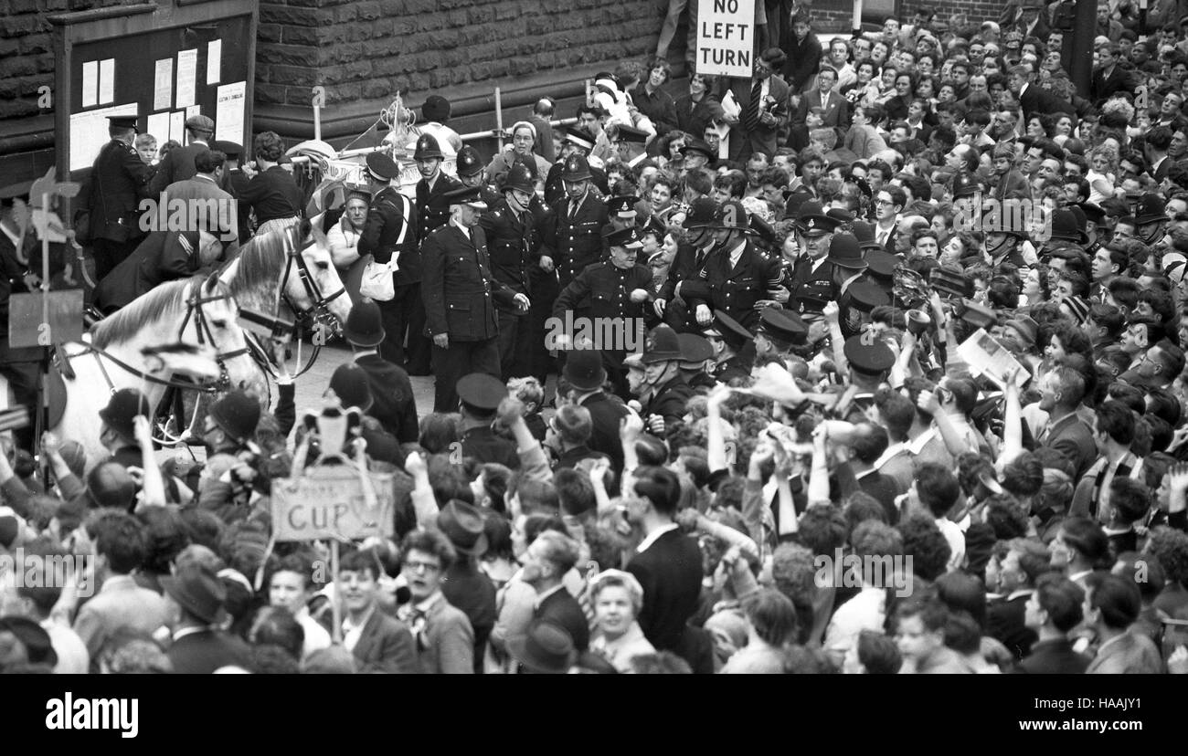 Wolverhampton wanderers 1960s hi-res stock photography and images - Alamy