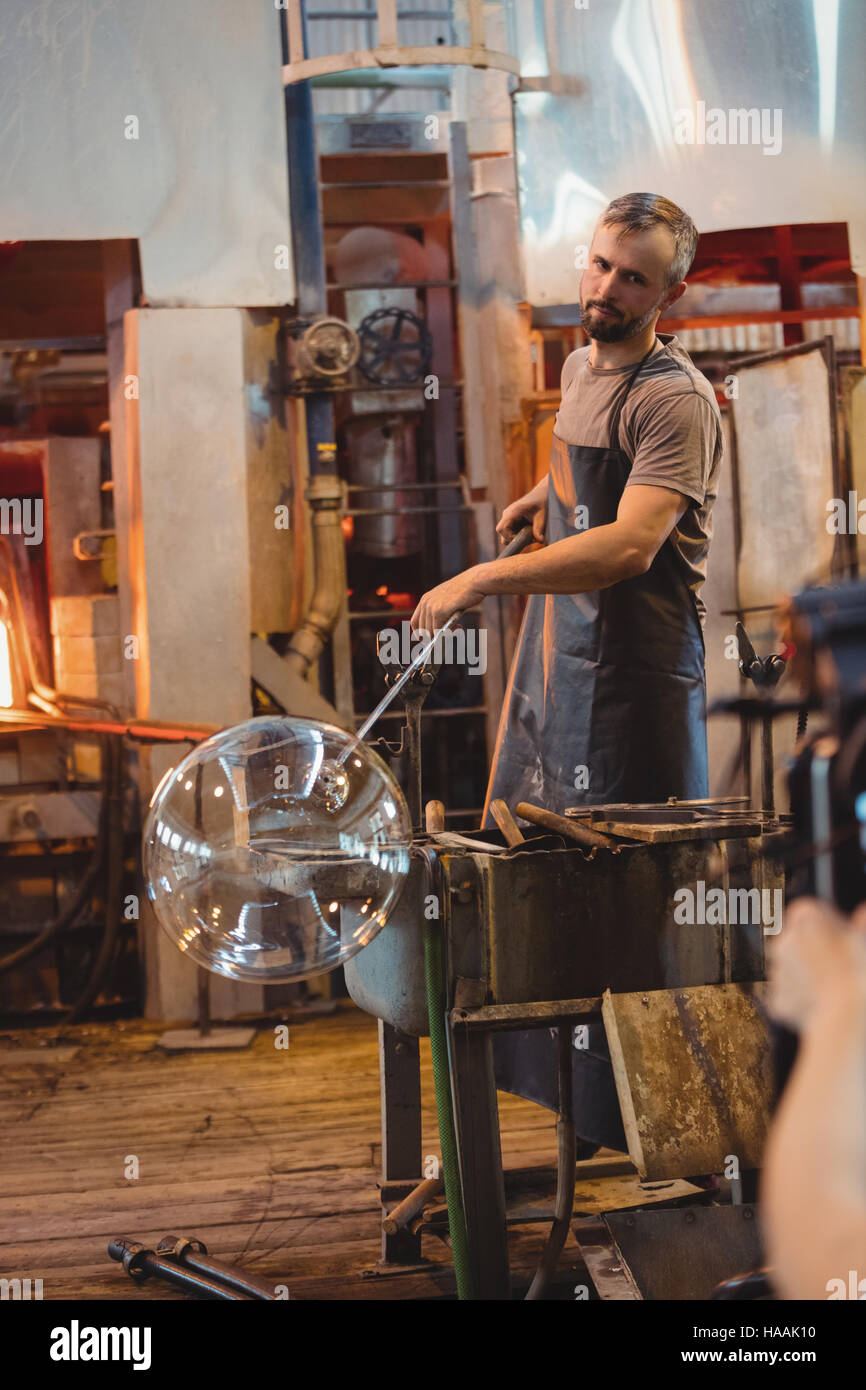 Shaping the glass hi-res stock photography and images - Alamy