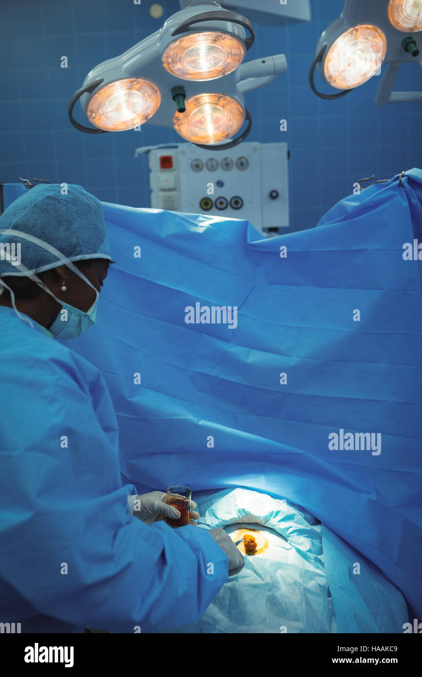 Black female surgeon operation hi-res stock photography and images - Alamy