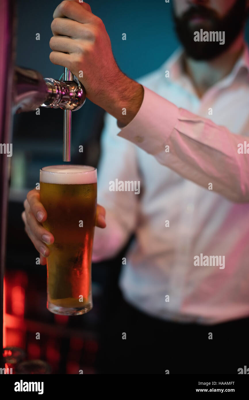 Filling beer glass hi-res stock photography and images - Alamy