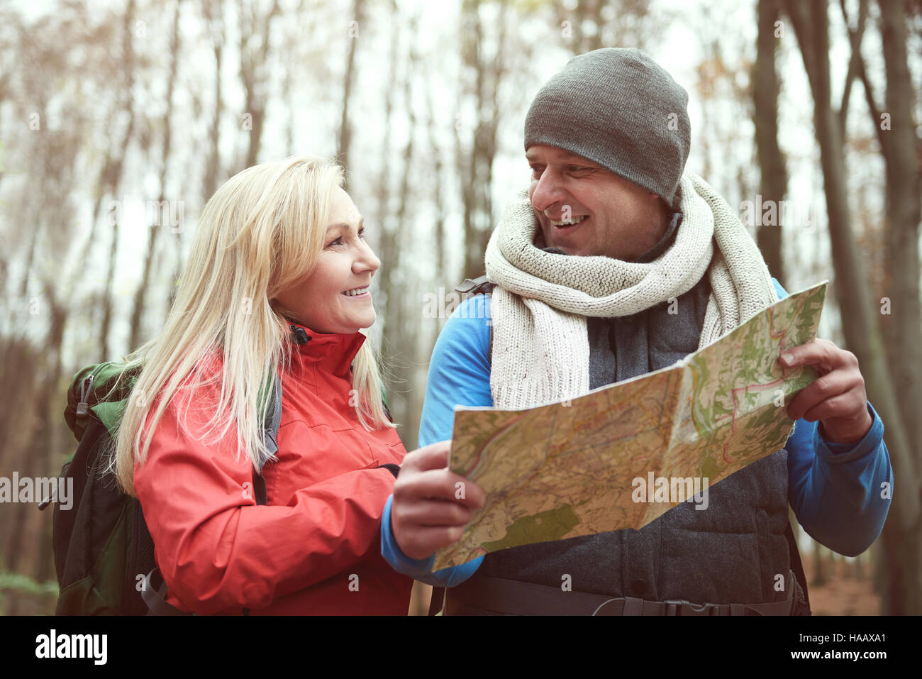 Using paper map hi-res stock photography and images - Alamy