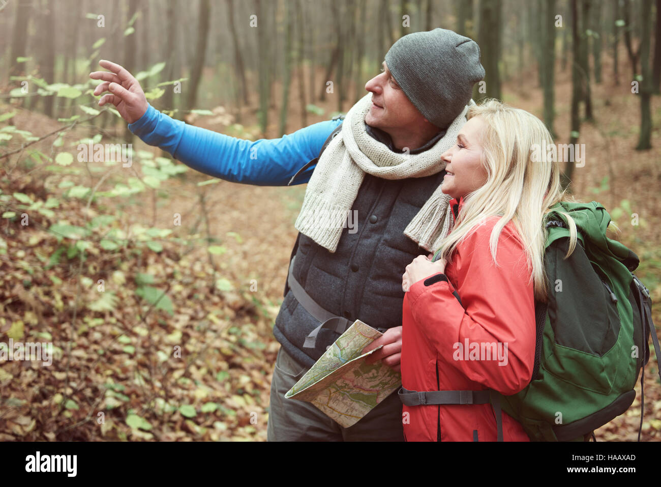 Man explaining their further destination Stock Photo - Alamy