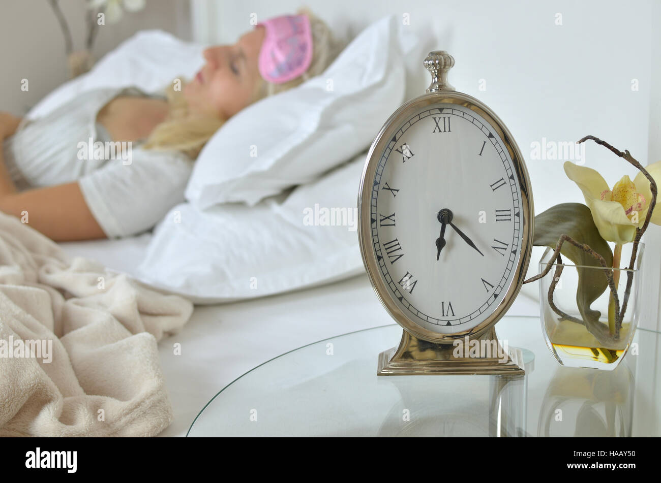 Clock face showing time two hi-res stock photography and images - Alamy