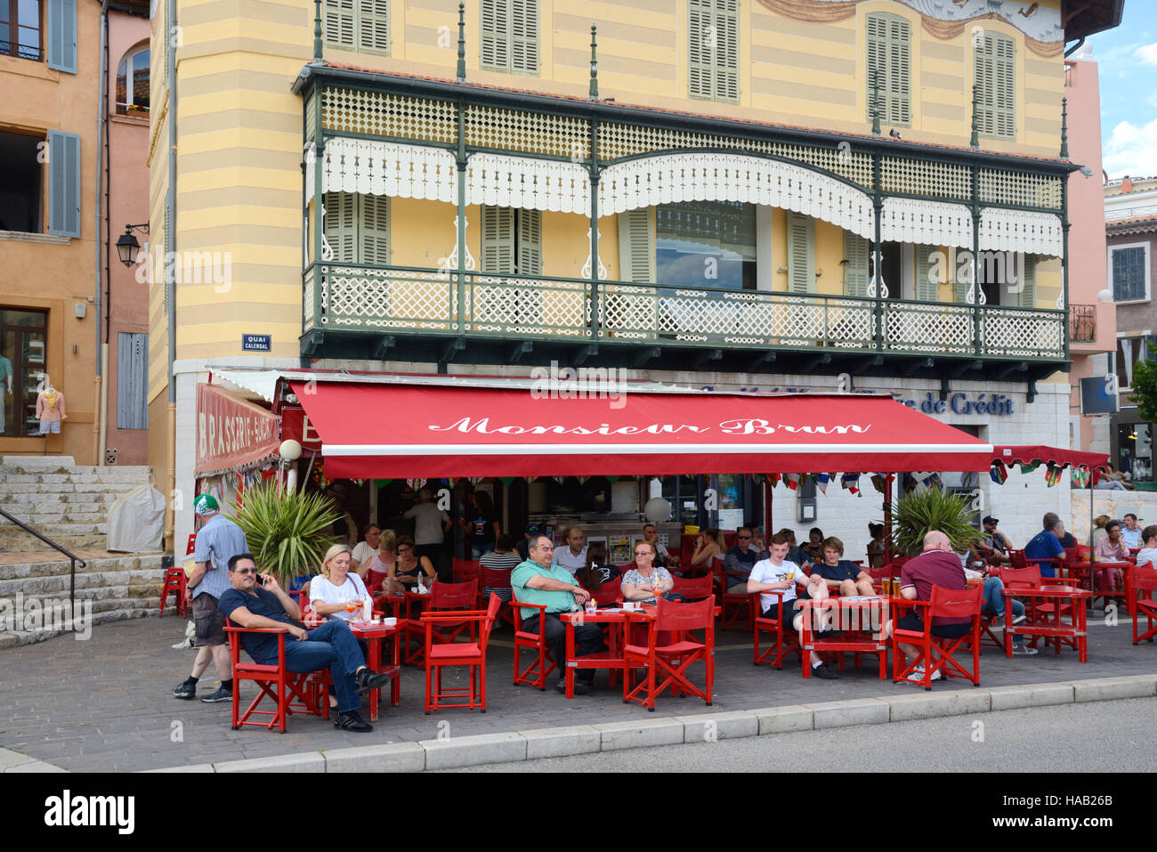 Pavement cafe cafes customers hi-res stock photography and images - Alamy