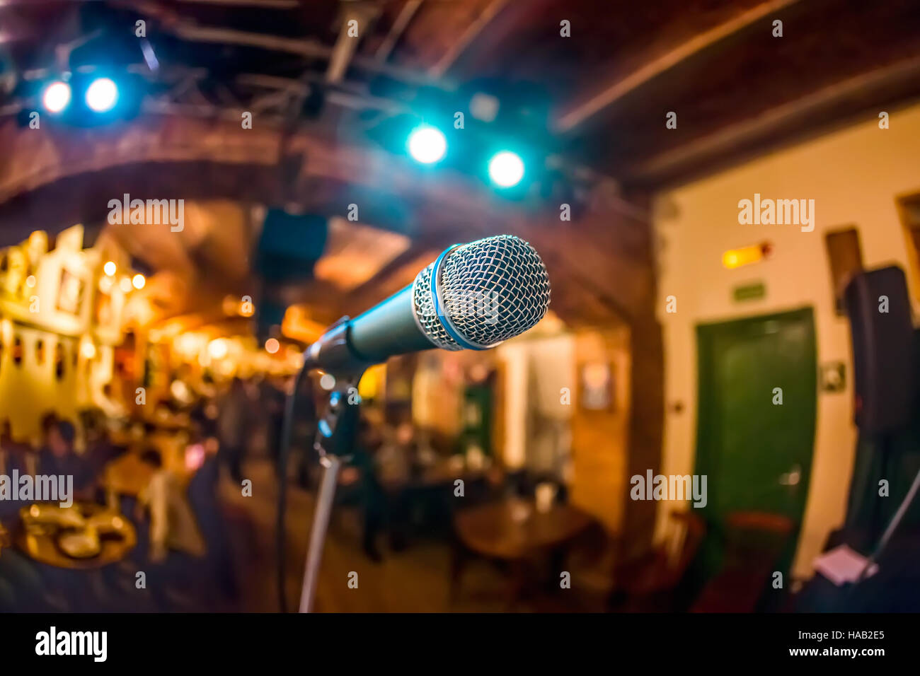 Microphone stand on stage hi-res stock photography and images - Alamy