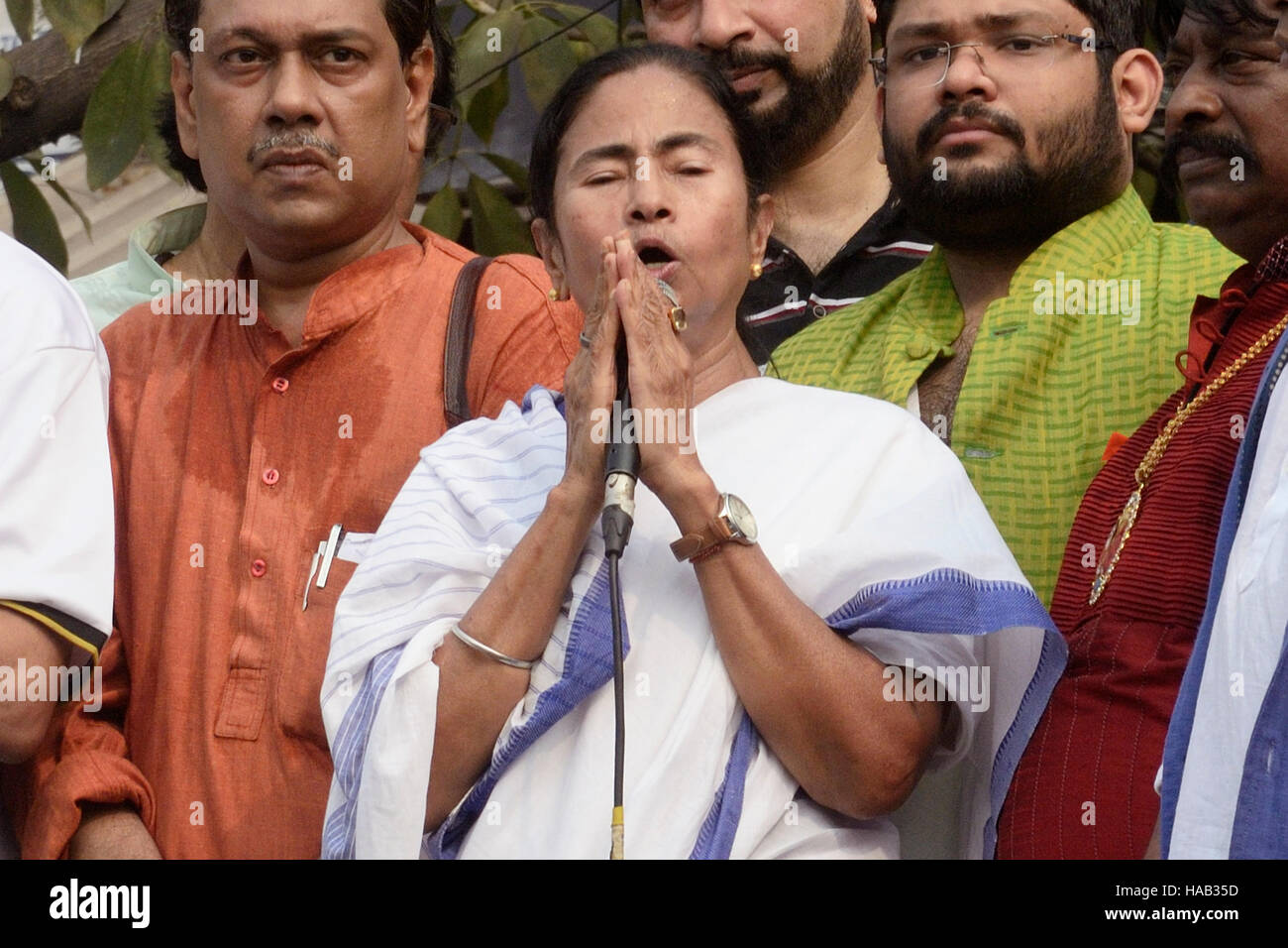 Kolkata, India. 28th Nov, 2016. Chief Minister Mamata Banerjee gives ...