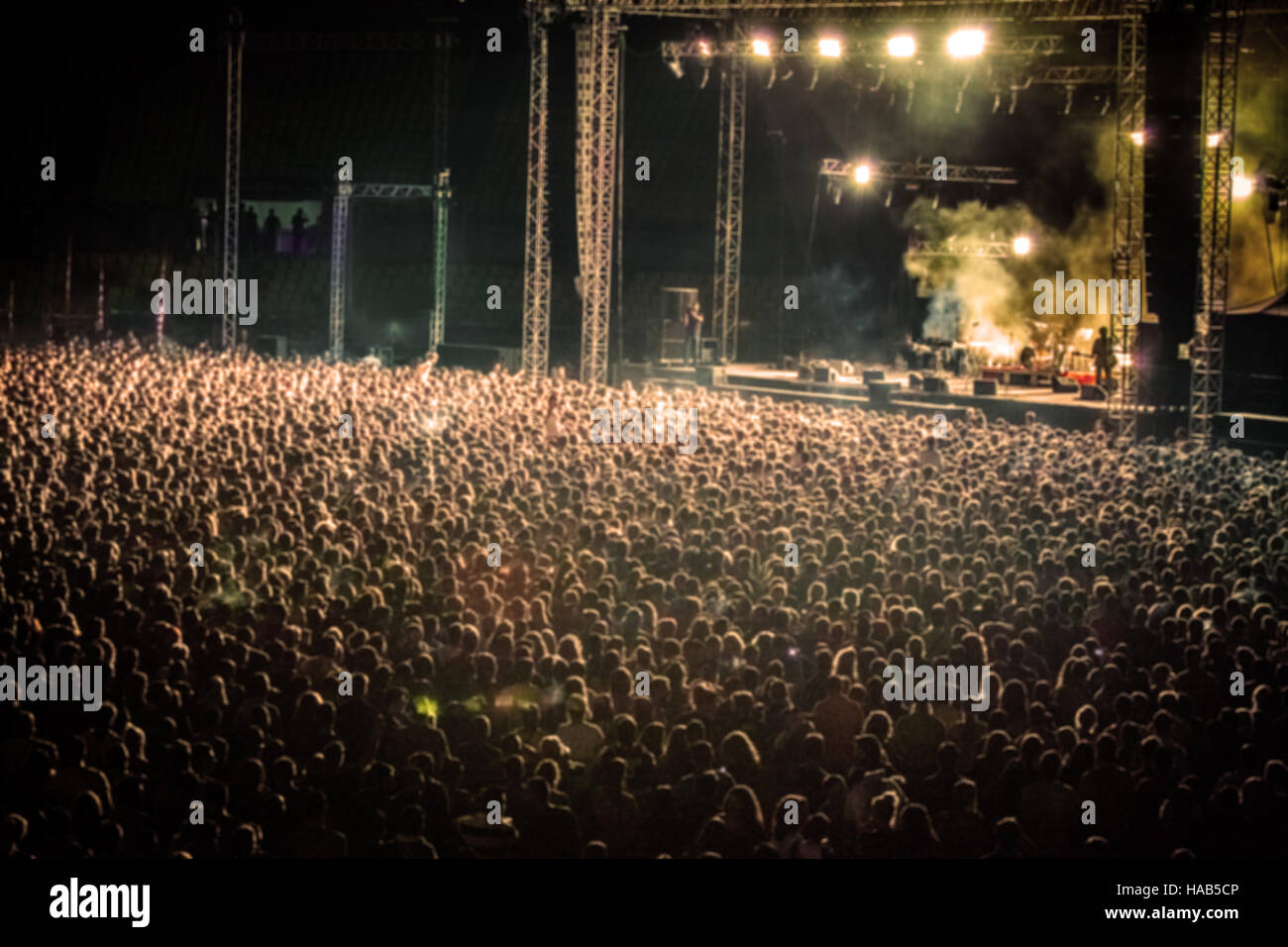 Concert crowd hi-res stock photography and images - Alamy