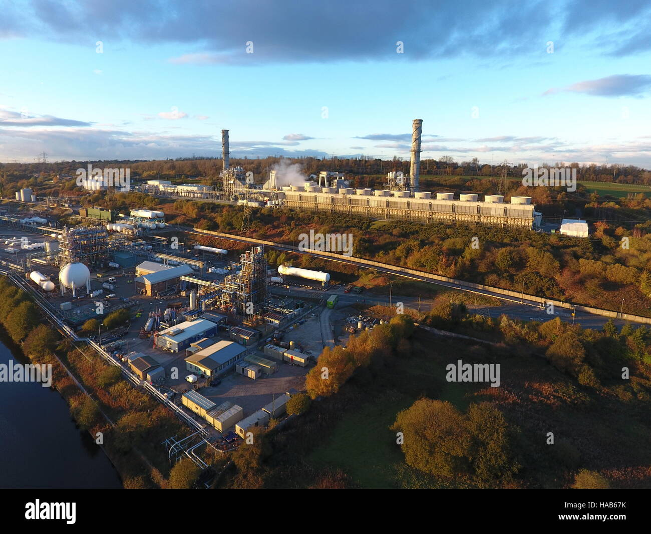Aerial photograph of Rocksavage power station in Runcorn Stock Photo ...