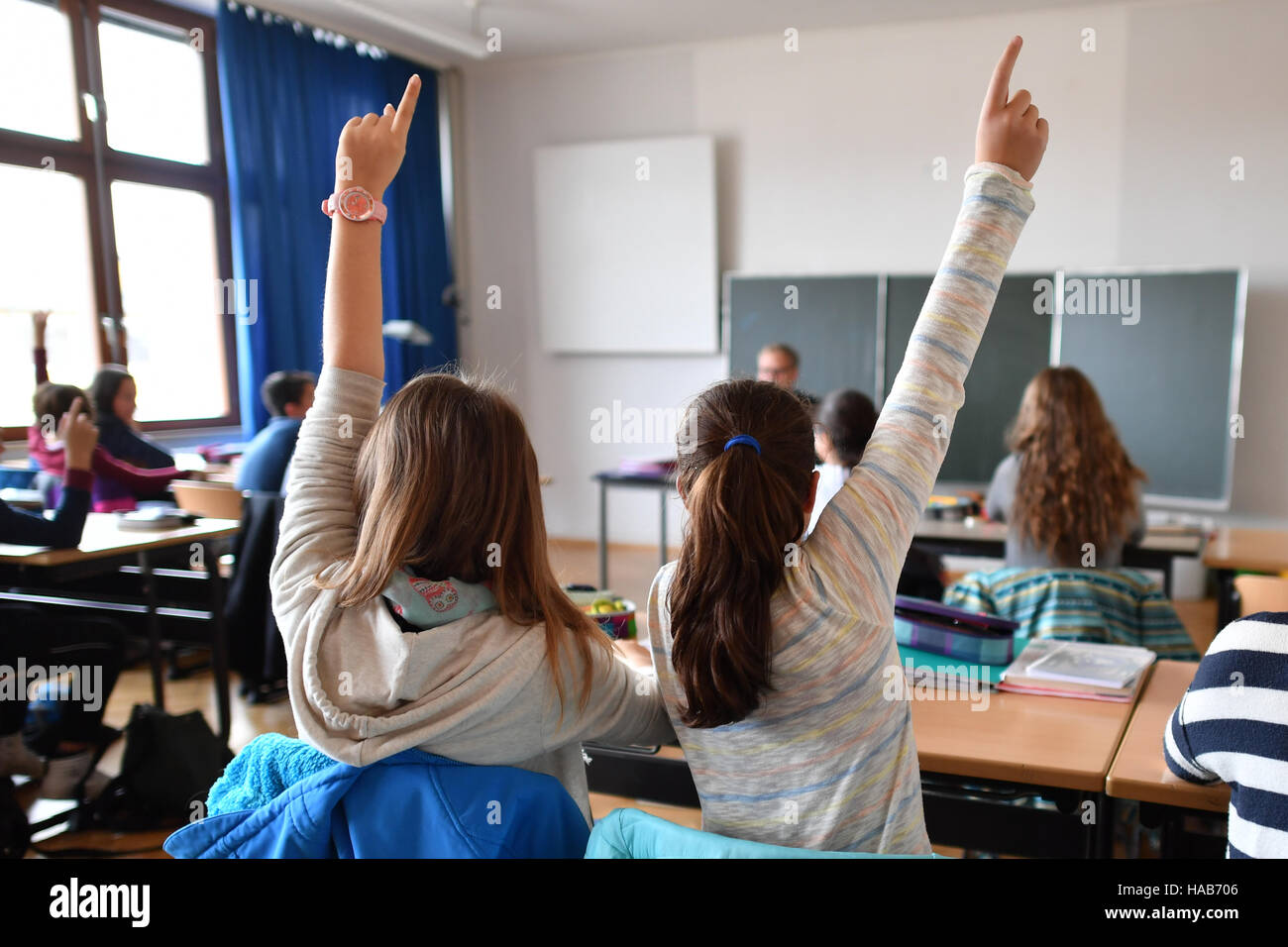 Friedrichshafen, Germany. 23rd Nov, 2016. Pupils of the seventh grade ...