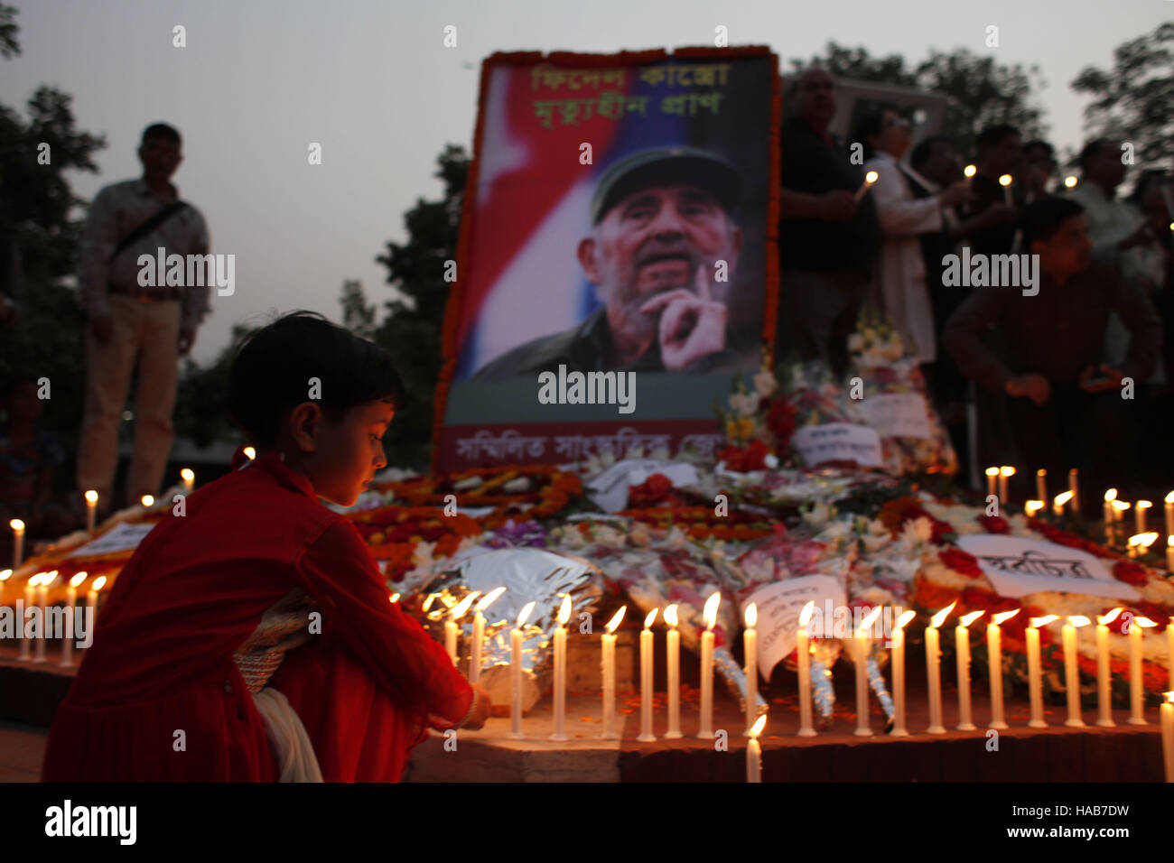 Dhaka, Bangladesh. 28th Nov, 2016. A Bangladeshi child lit candle in ...