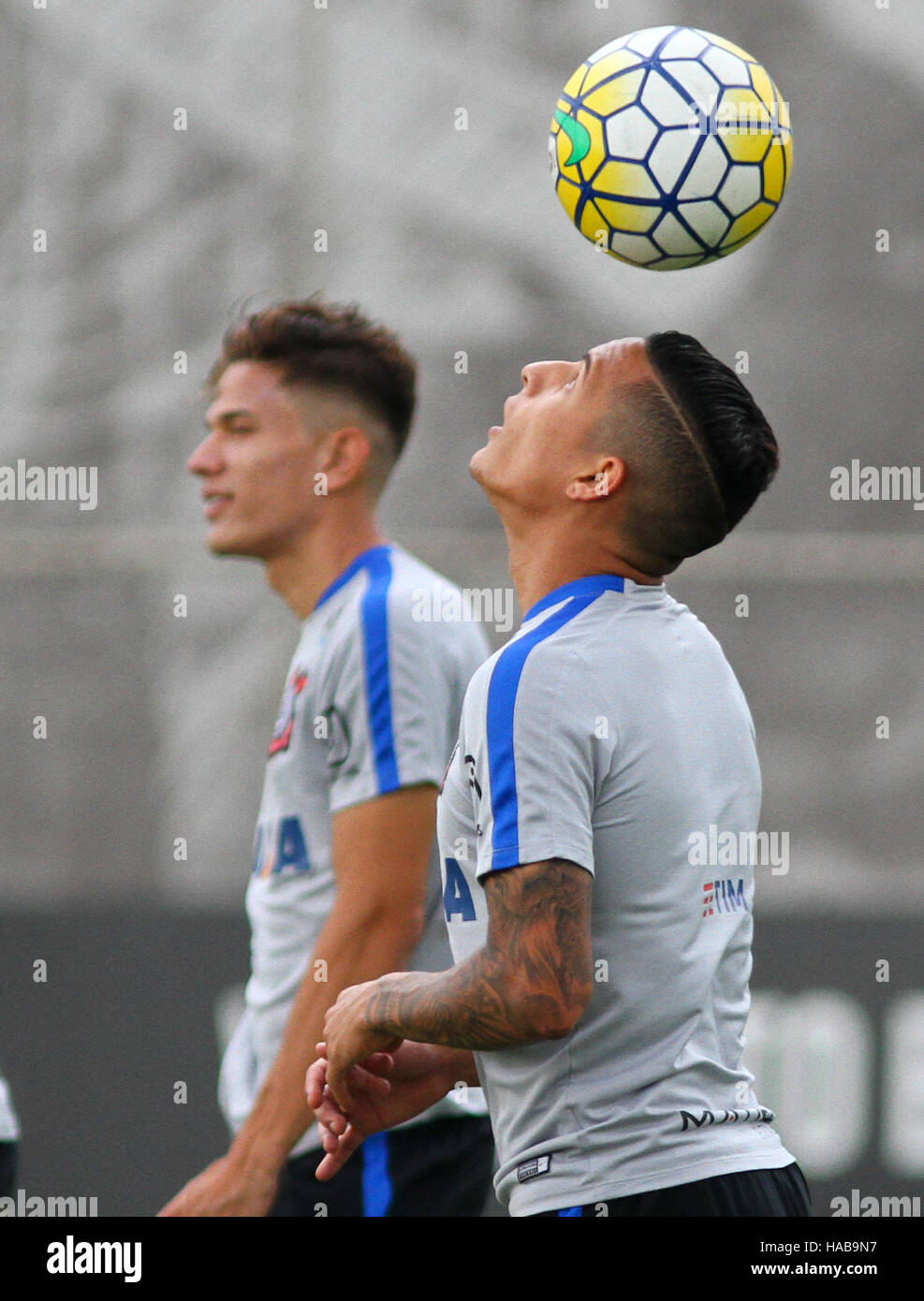 SÃO PAULO, SP - 28.11.2016: TREINO DO CORINTHIANS - William Arana ...