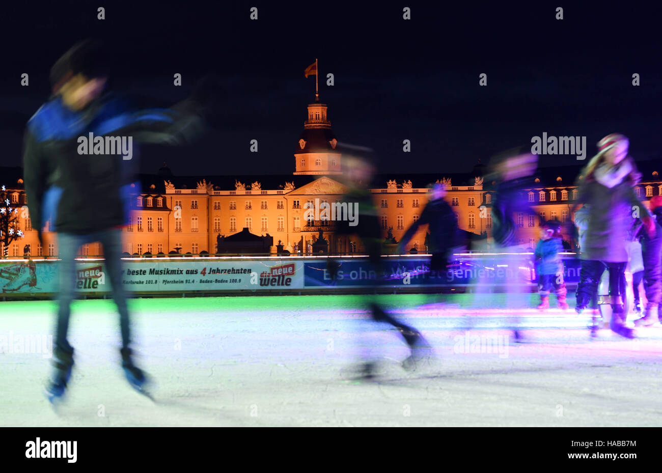 Karlsruhe, Germany. 28th Nov, 2016. Ice skaters enjoy the open air ice ...