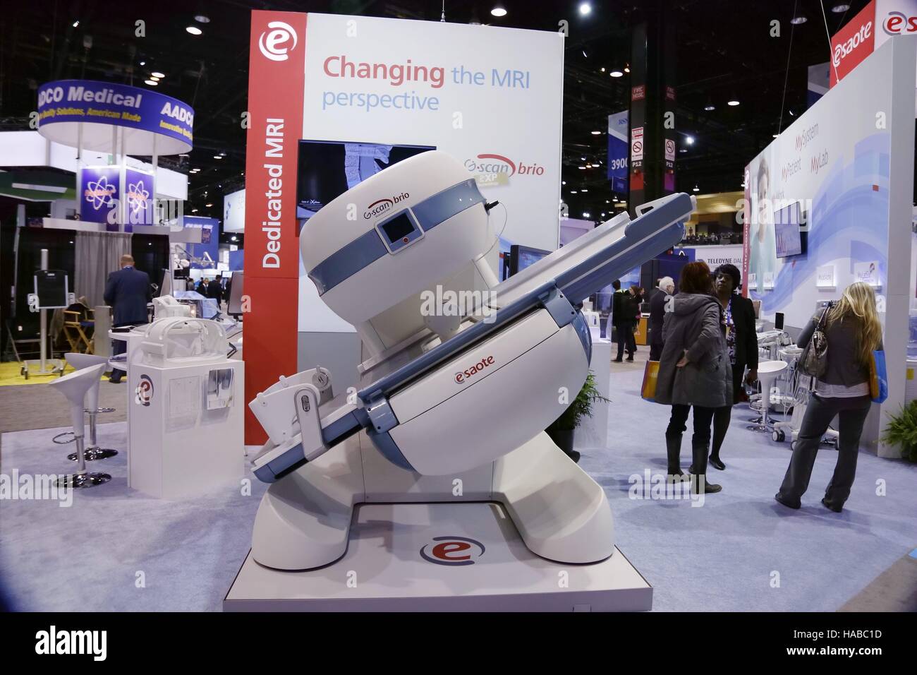 Chicago, USA. 28th Nov, 2016. People attend the 102nd Scientific ...