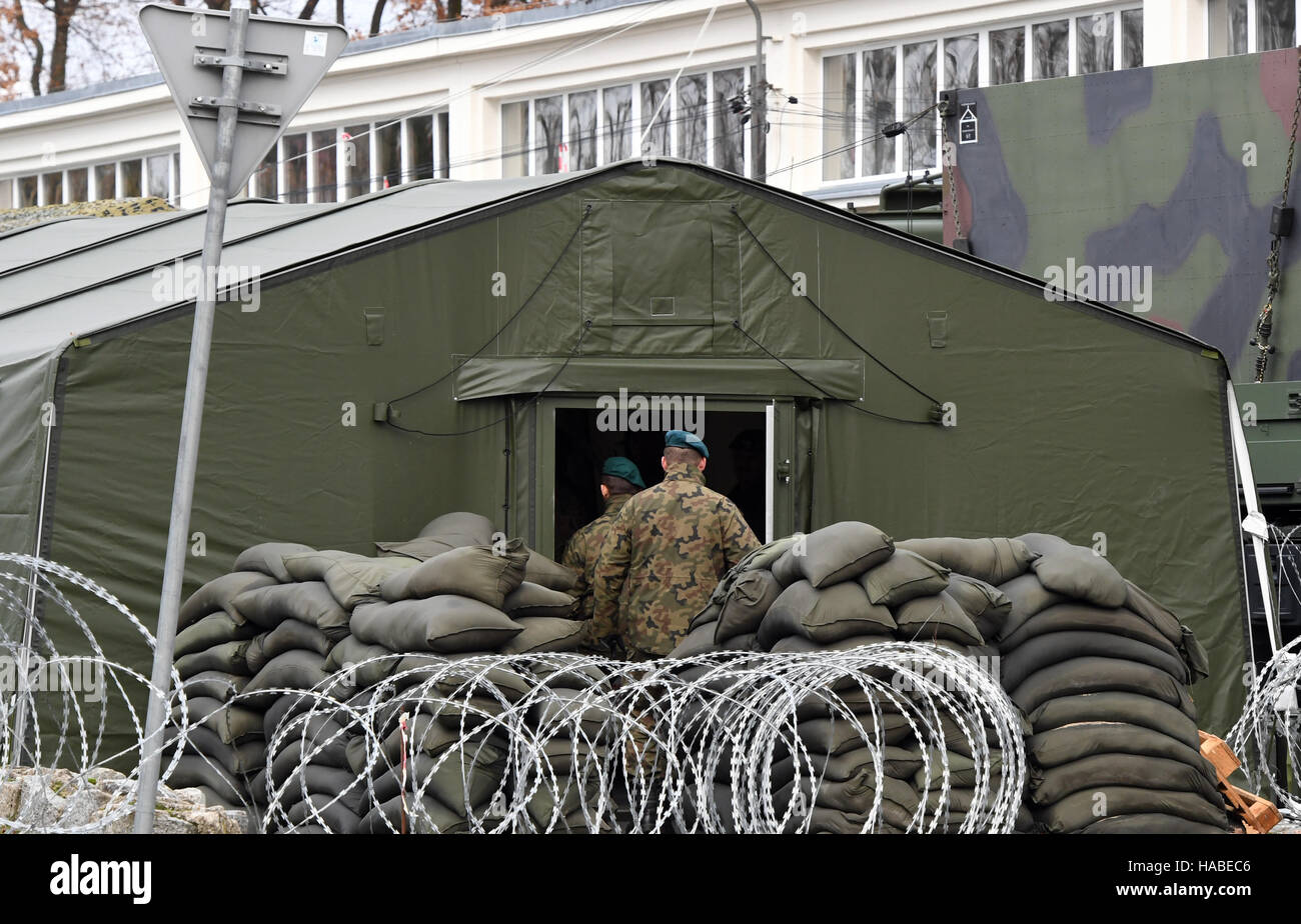 Szczecin, Poland. 28th Nov, 2016. Soldiers of the NATO Multinational ...