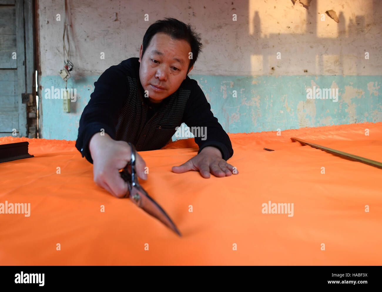 Jingxian, China's Anhui Province. 28th Nov, 2016. Zheng Guoming ...