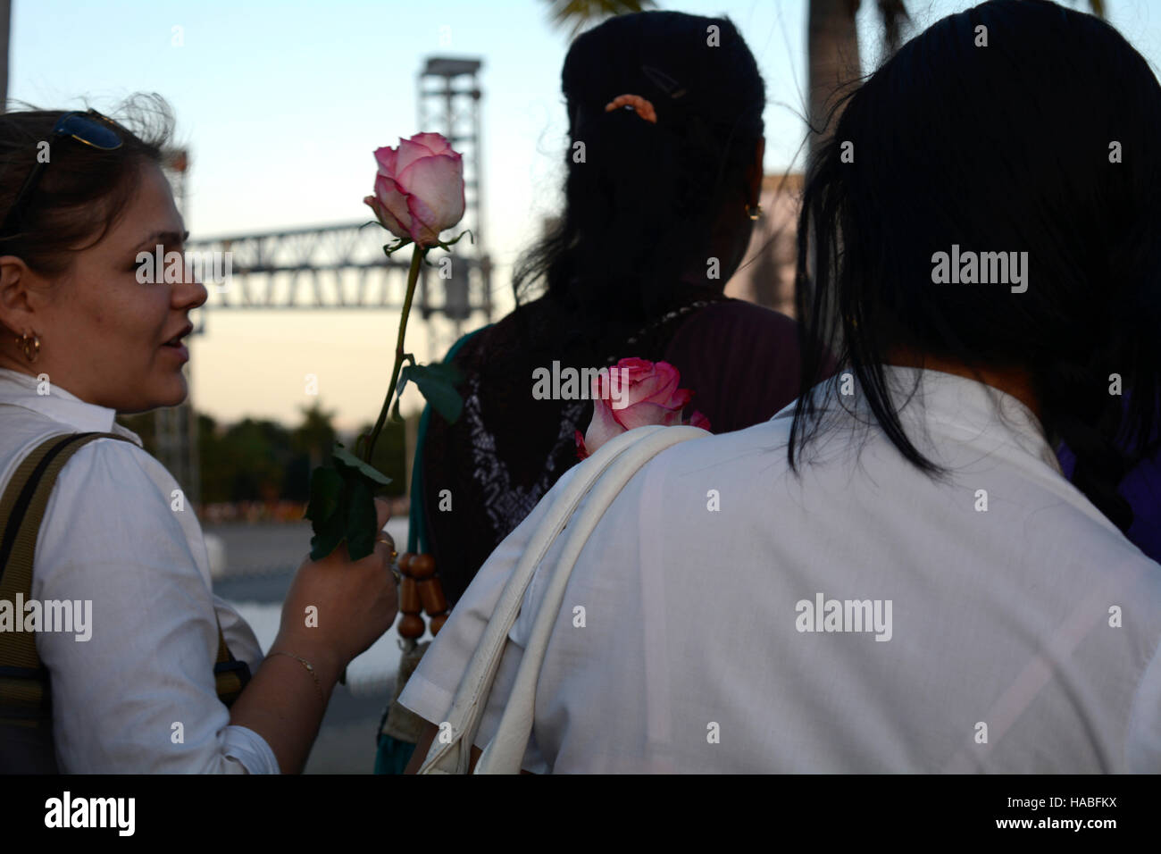 Cuban people in Revolution Square to honor the dead of Fidel Castro ...