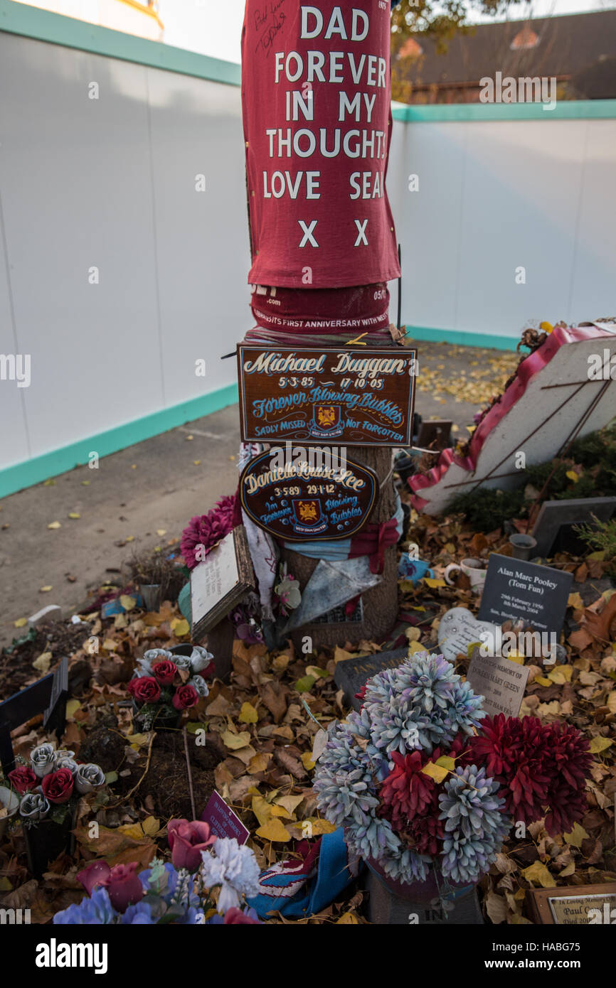 Boleyn ground memorial hi-res stock photography and images - Alamy