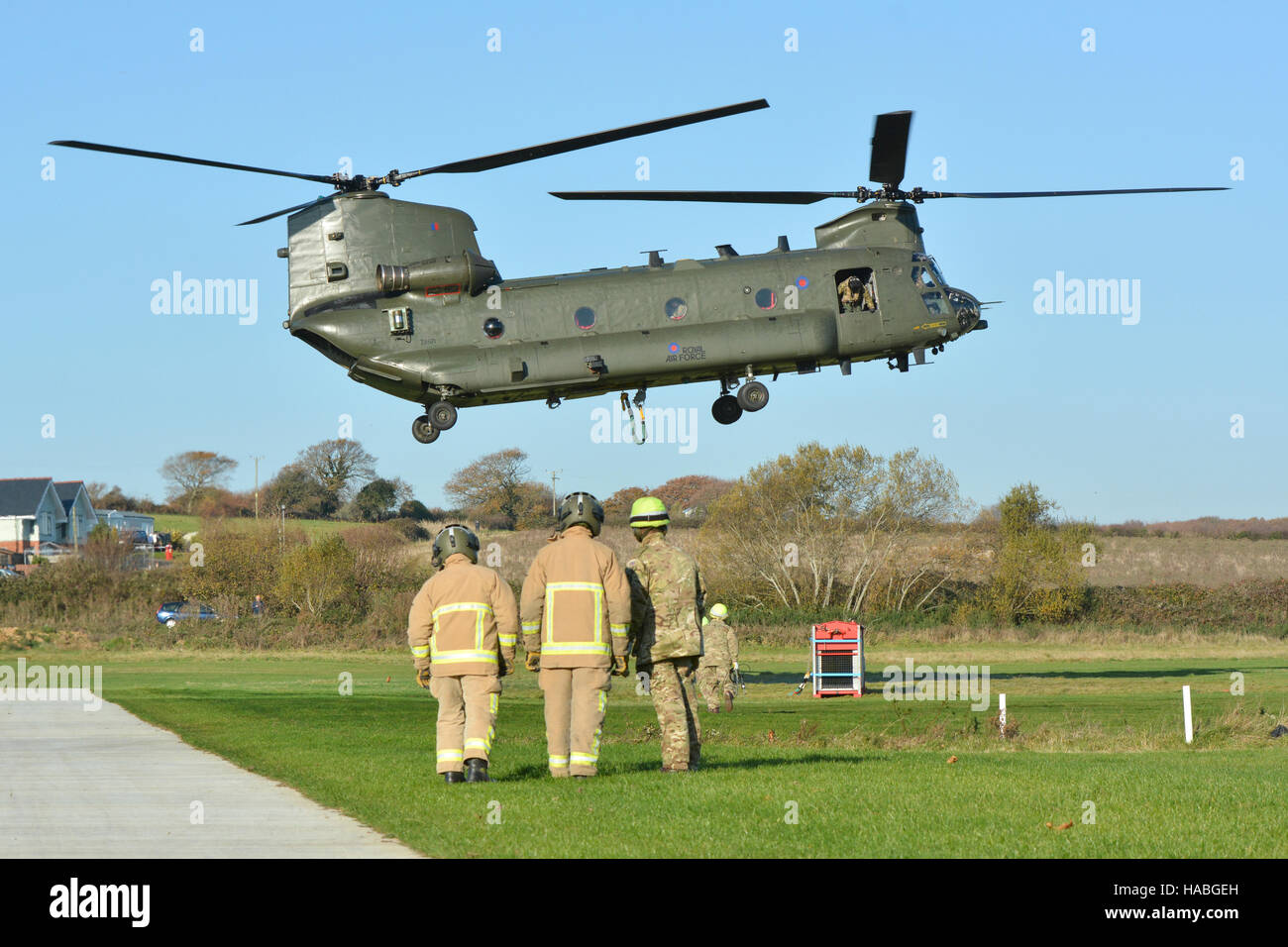 RAF Chinook lifting a High Volume Pump from Sandown Airport on the Isle ...