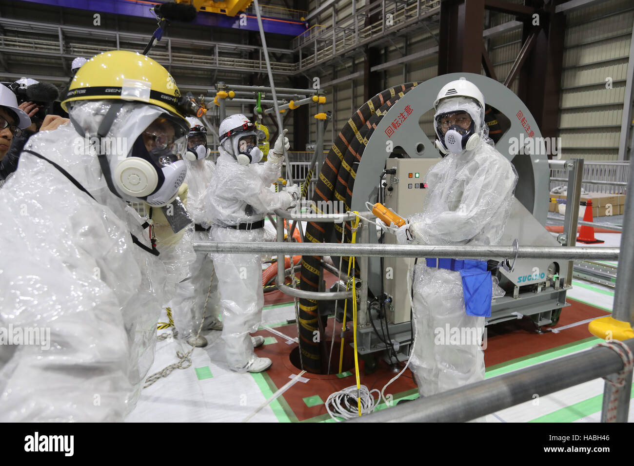 Naraha, Japan. 29th Nov, 2016. Workers in radiation protection suits ...