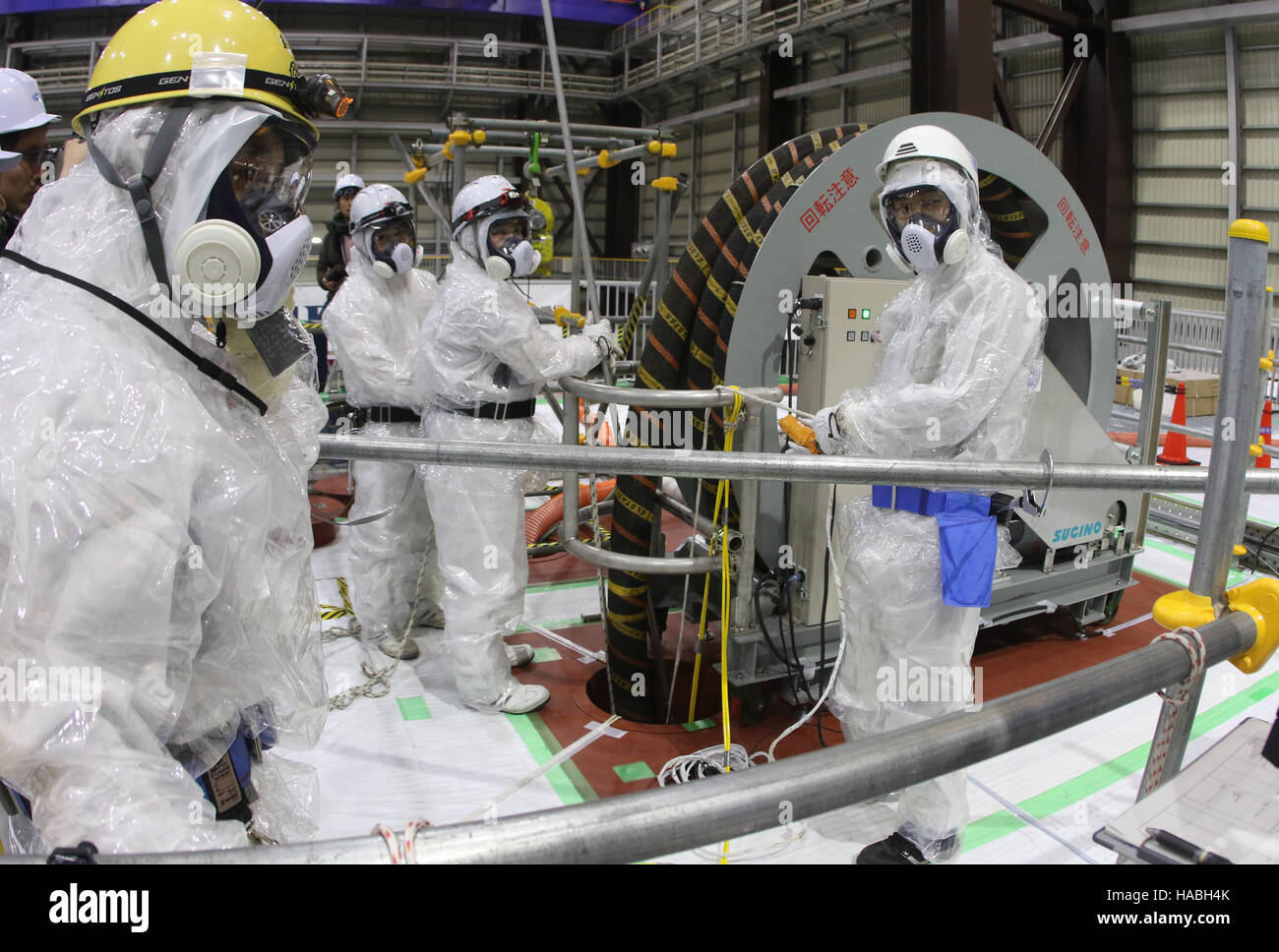 Naraha, Japan. 29th Nov, 2016. Workers in radiation protection suits ...