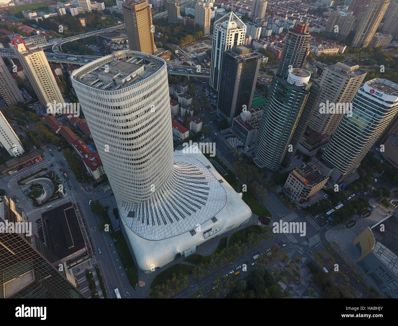 Shanghai, Shanghai, China. 28th Nov, 2016. The L'Avenue building in ...