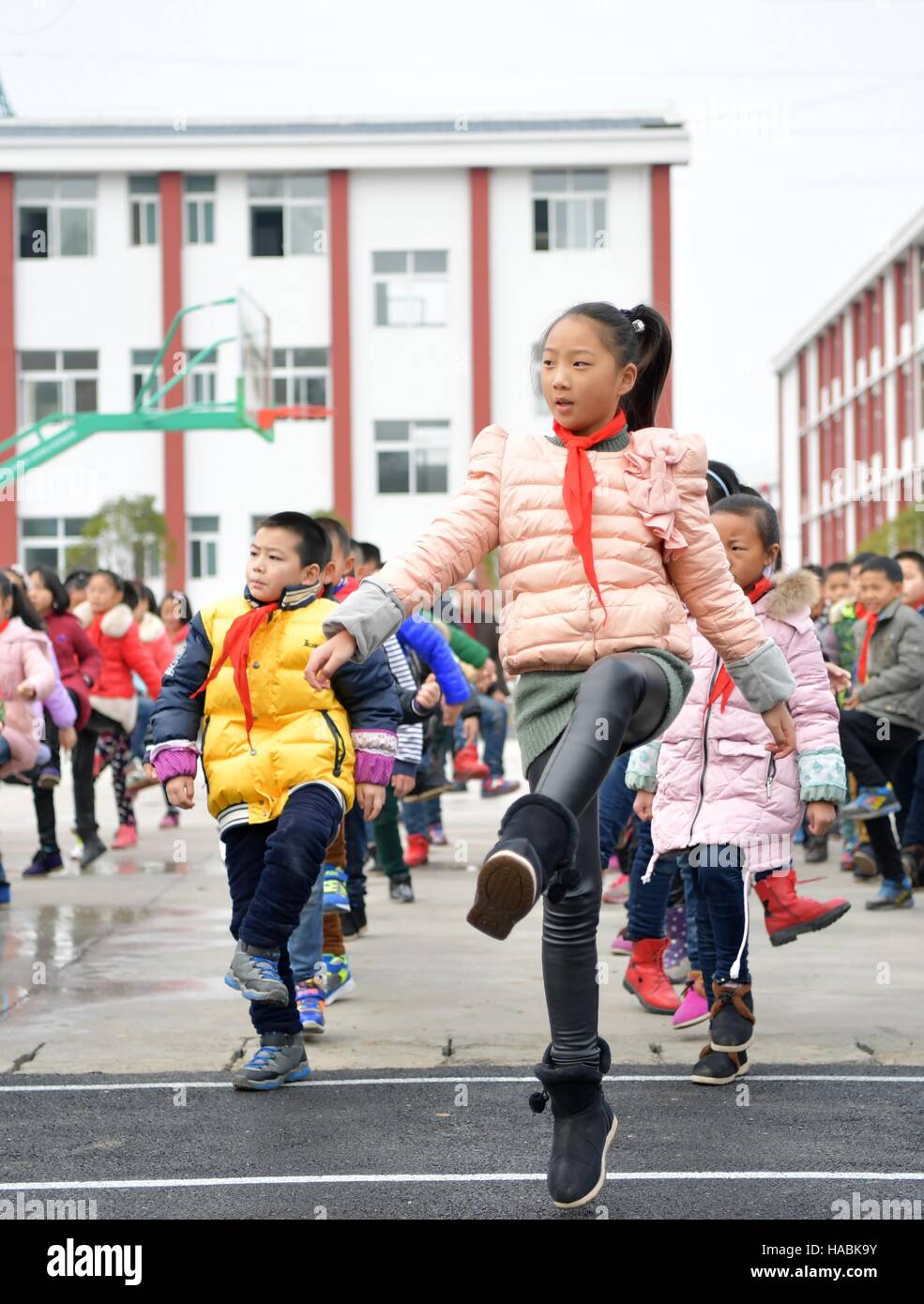 Enshi, China's Hubei Province. 30th Nov, 2016. Pupils learn traditional ...