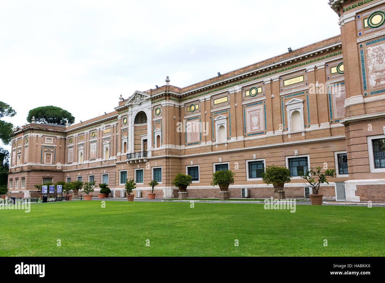 Vatican city wall, green grass and plants, melozzo, tiziano Stock Photo ...