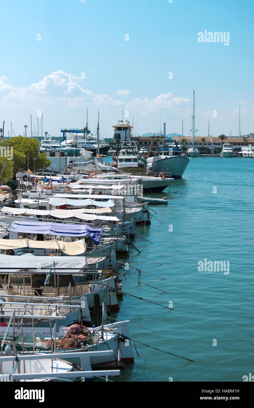 Group various leisure boats hi-res stock photography and images - Alamy