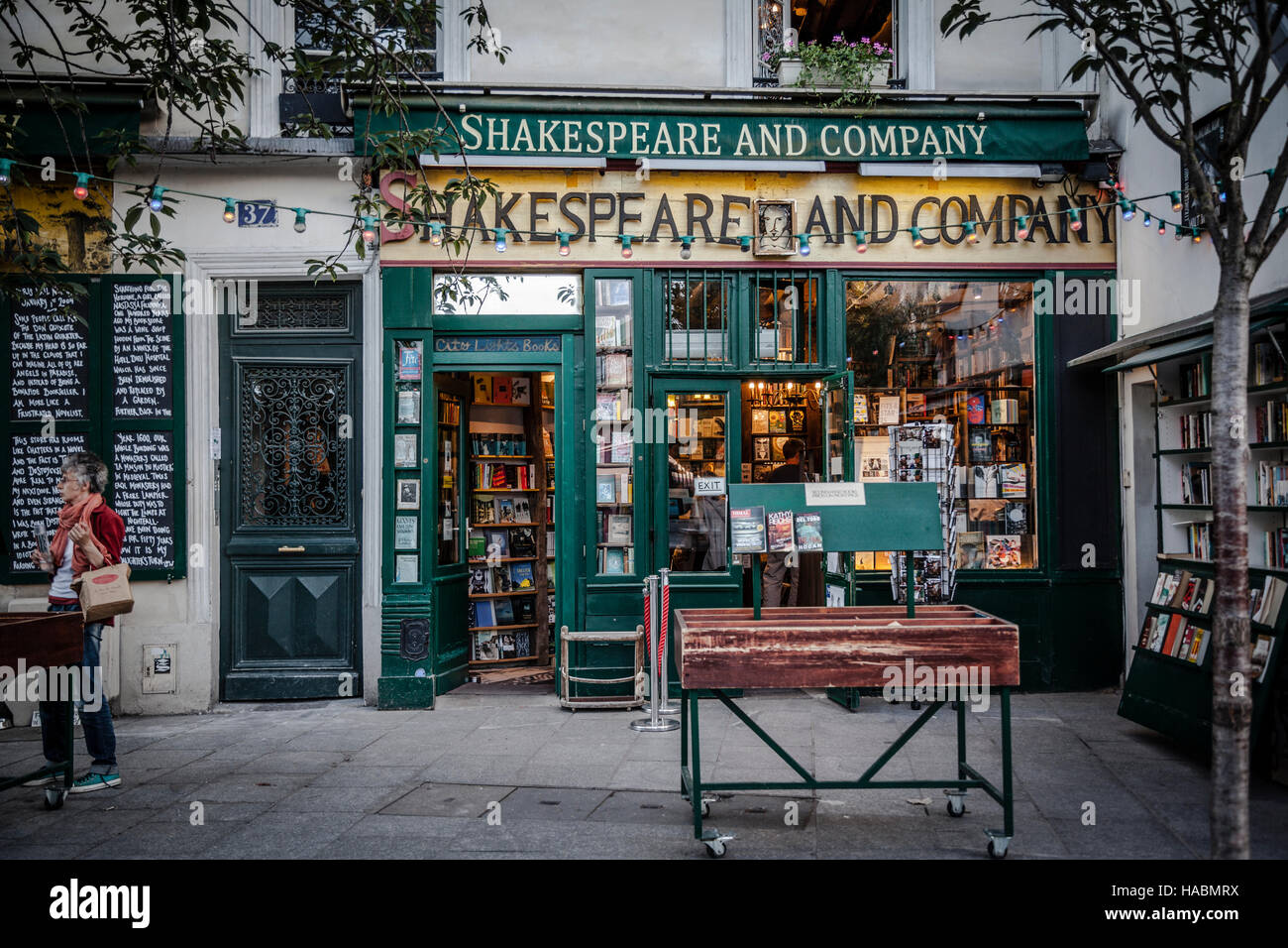 Famous Shakespeare and Company bookstore (specializing in English ...