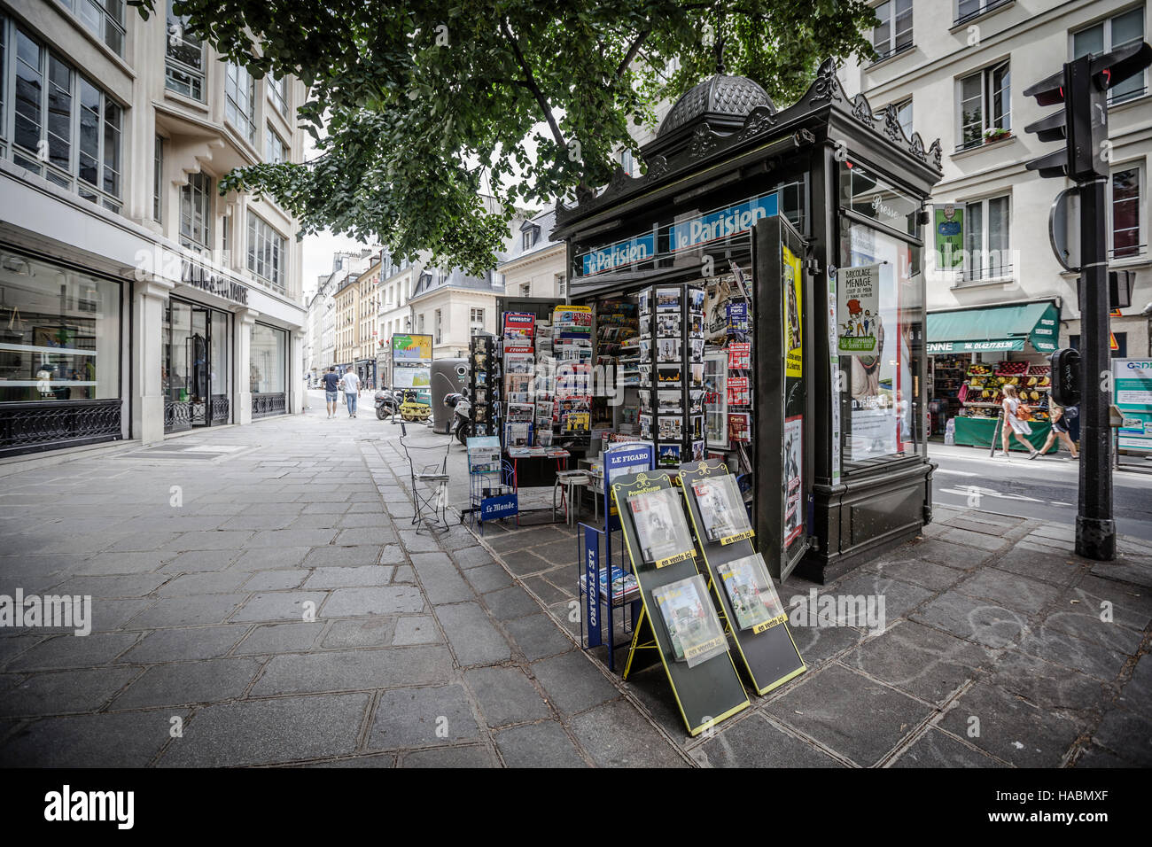 News stand france hi-res stock photography and images - Alamy