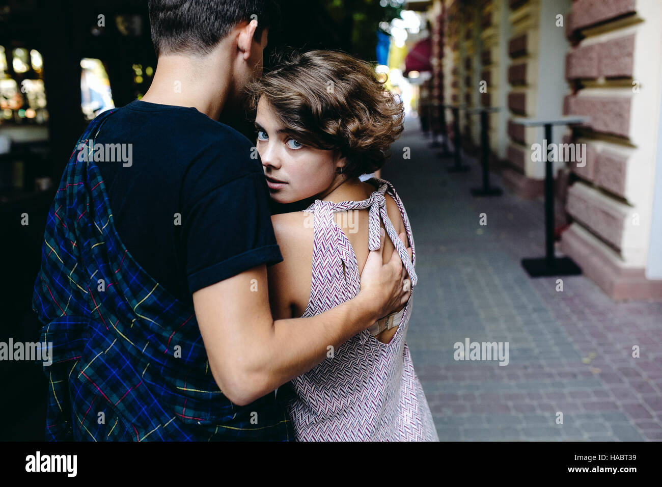 couple hugging in the street Stock Photo - Alamy