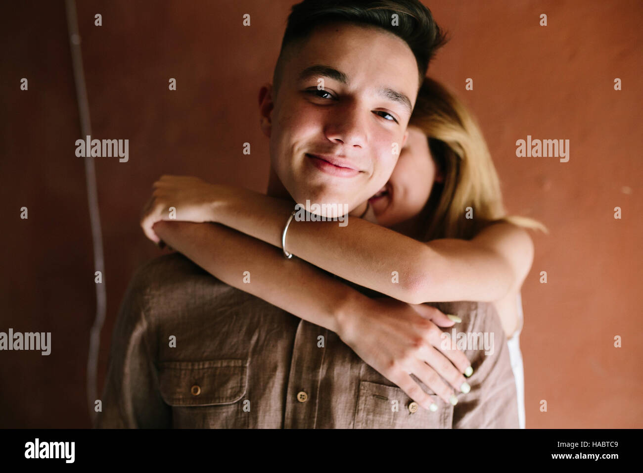 girl hugging guy from behind Stock Photo - Alamy