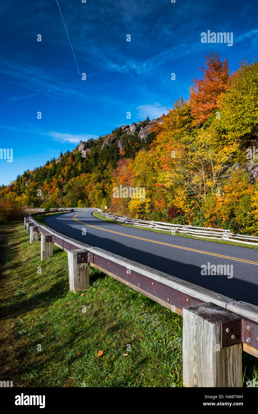 Blue ridge parkway road hi-res stock photography and images - Alamy