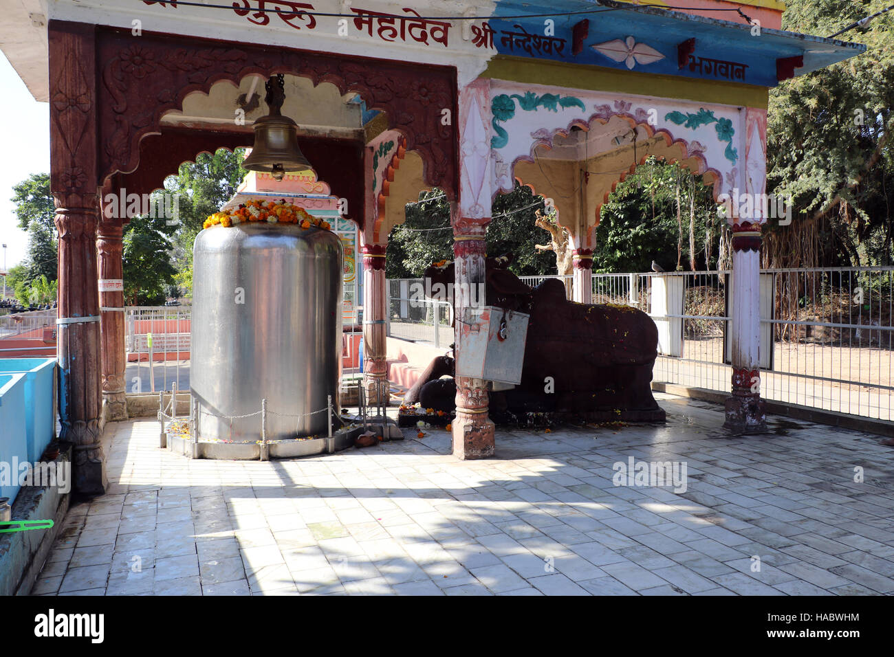 Bell hindu religion asia hi-res stock photography and images - Alamy