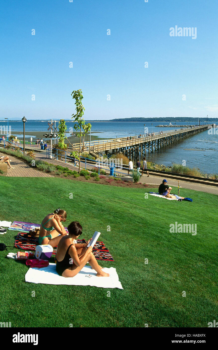 Wharf walkway promenade hi-res stock photography and images - Alamy