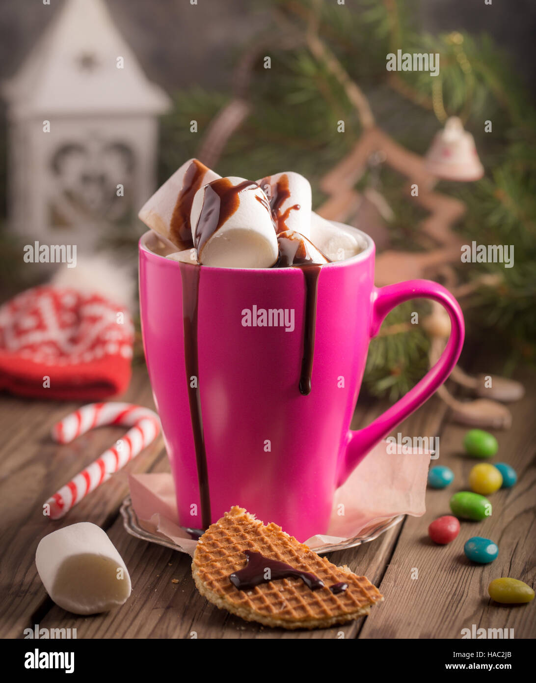 Mug of milk drink with marshmallows Stock Photo - Alamy