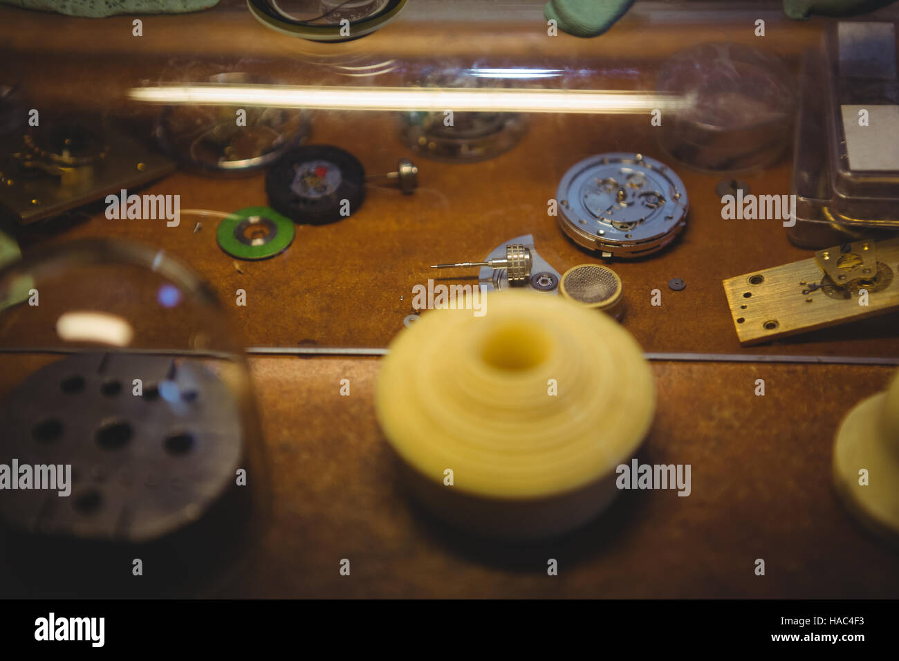 Repair clocks hi-res stock photography and images - Alamy