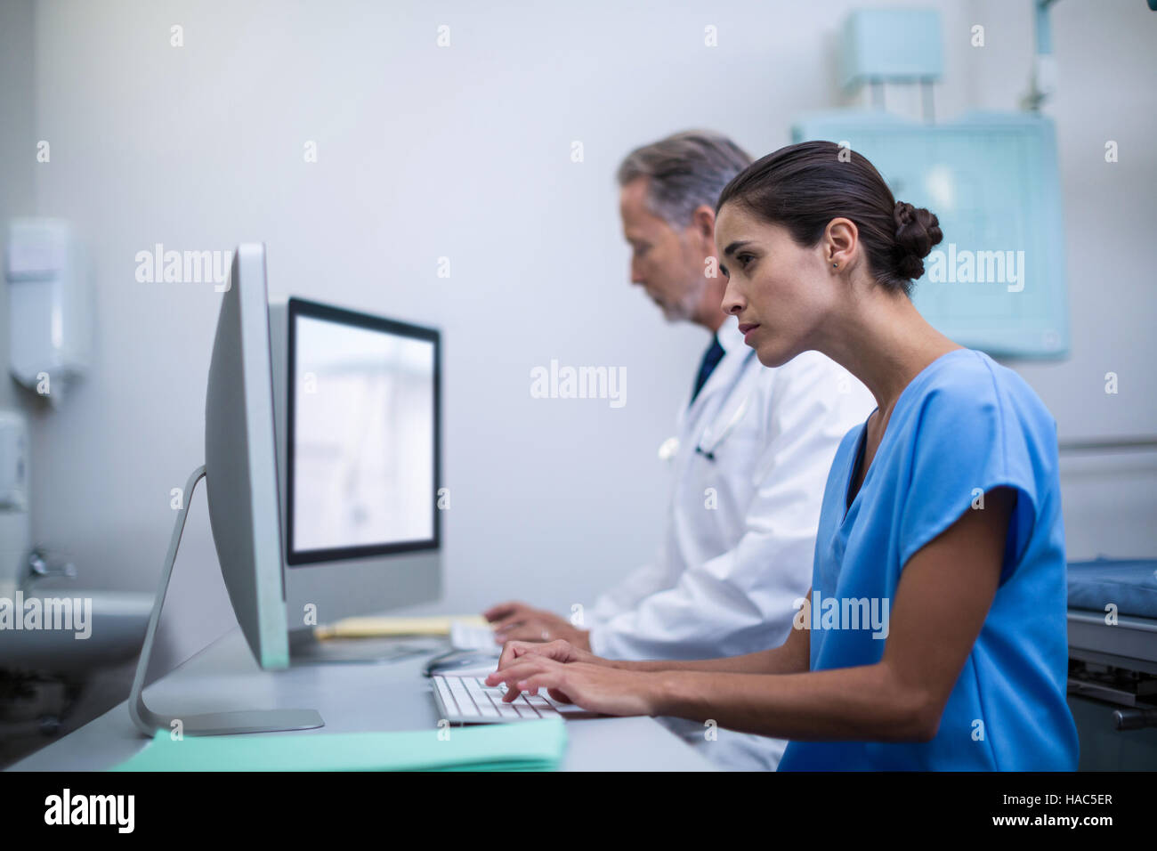 Doctor and nurse working on computer Stock Photo - Alamy