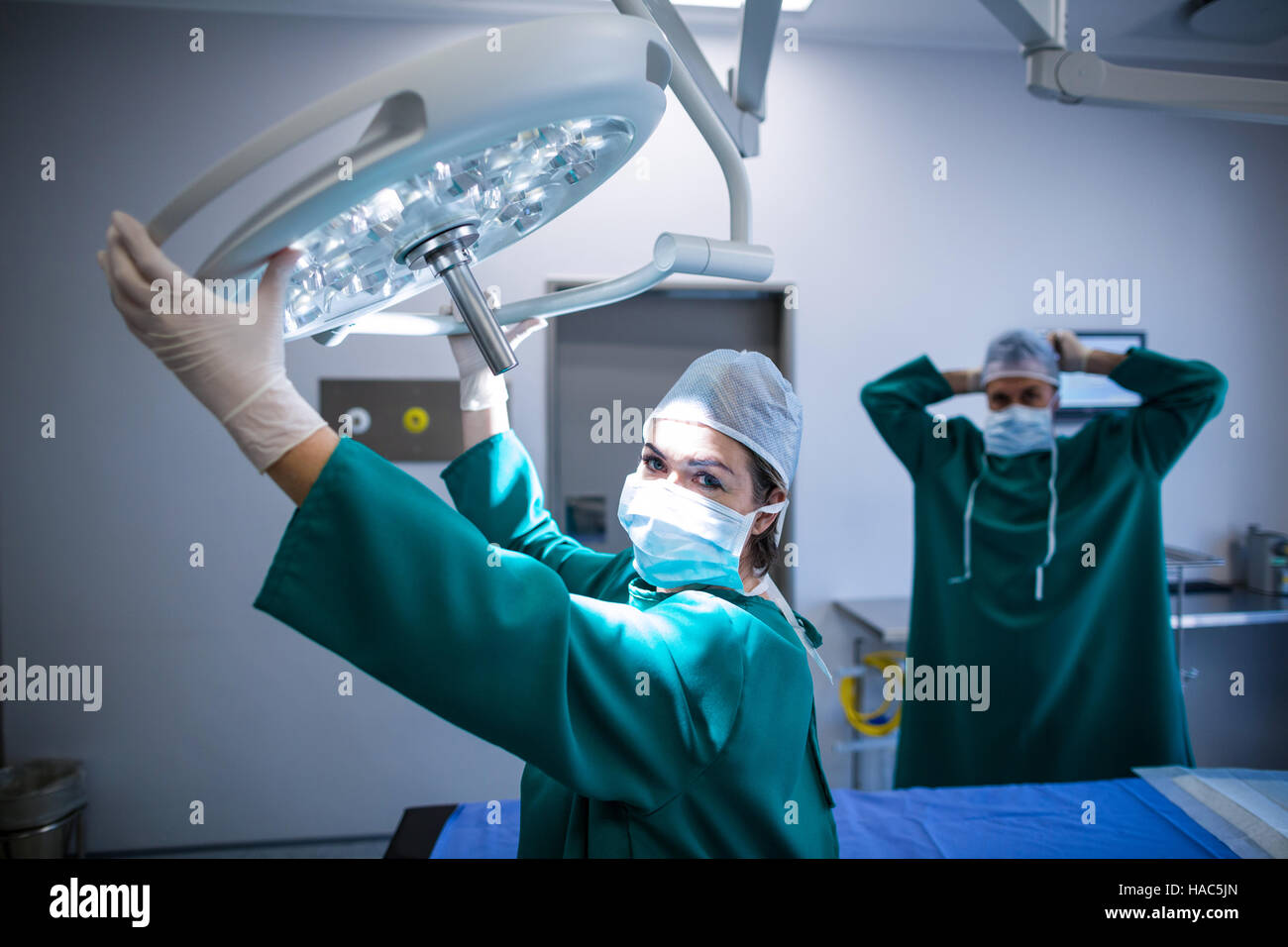 Portrait of surgeon adjusting surgical light in operation room Stock ...
