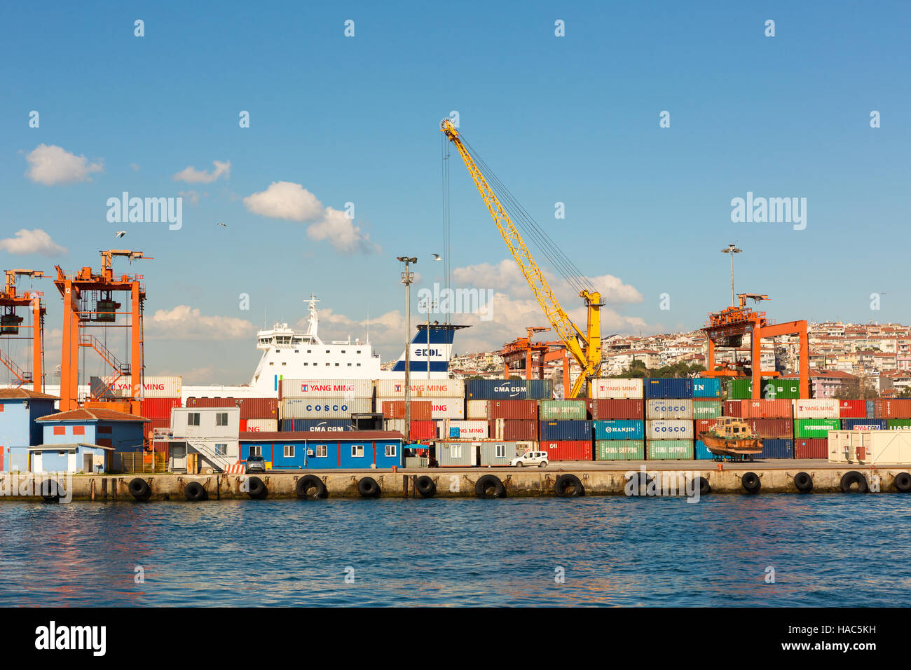 Loading and unloading ship hi-res stock photography and images - Alamy