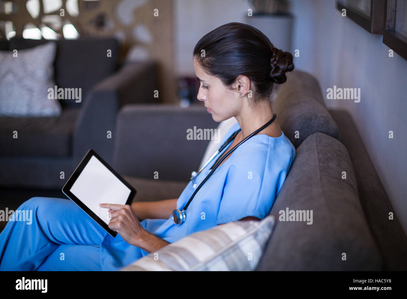Nurse reading computer screen hi-res stock photography and images - Alamy