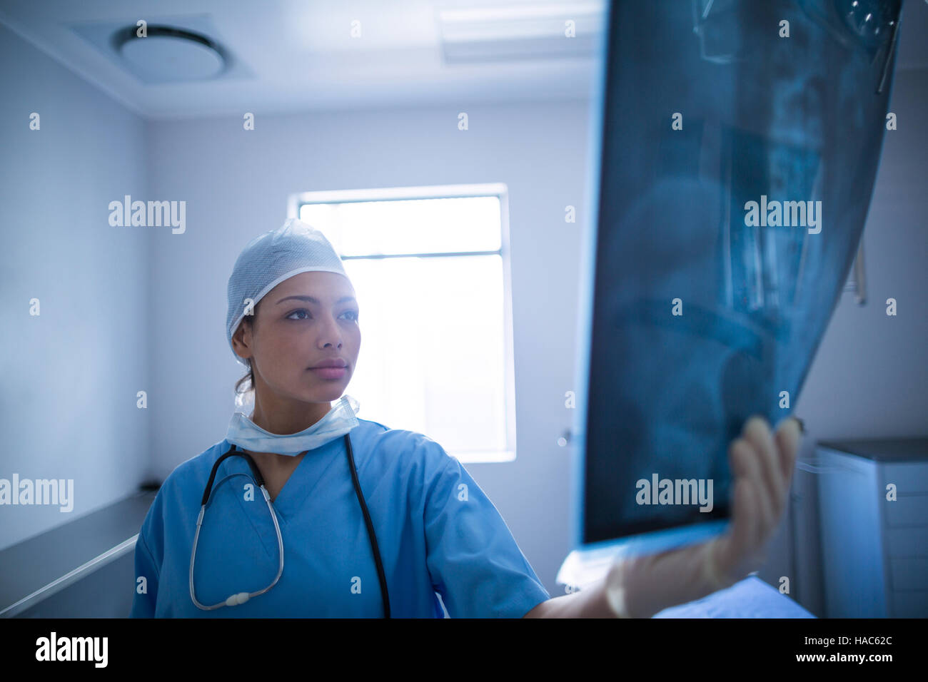 Female surgeon examining x-ray Stock Photo - Alamy